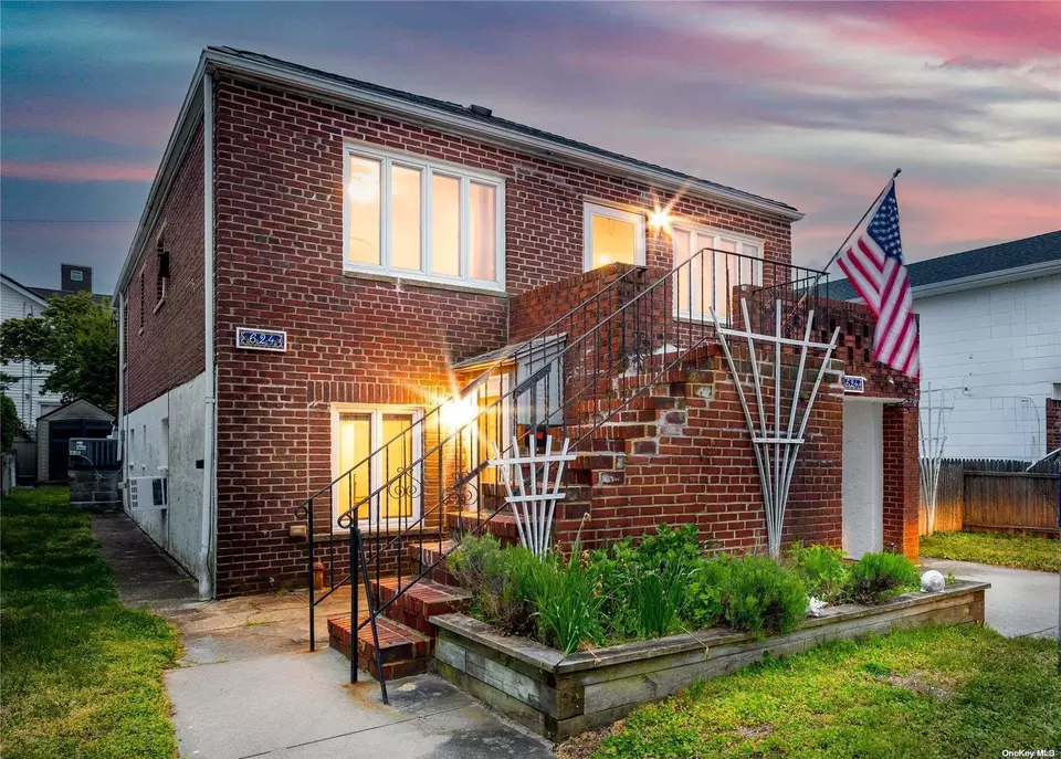 624 W Beech St, Long Beach, NY 11561 | MLS# L3540543 | 29 Photos - Movoto