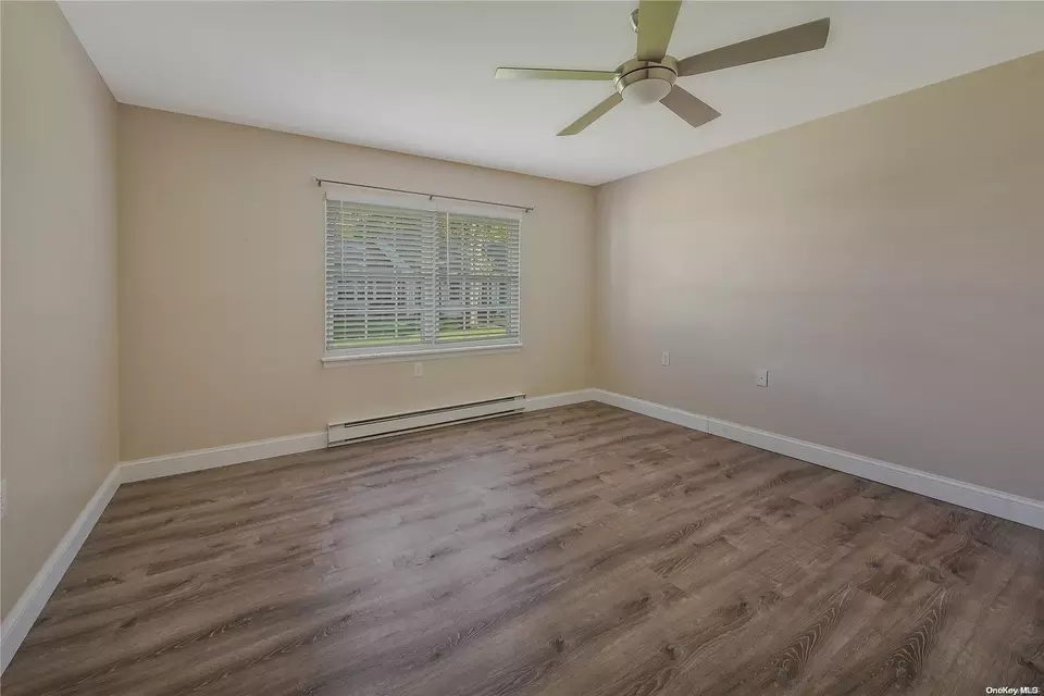 250 Newcastle Ct #C, Ridge, NY 11961 | MLS# L3589290 | 19 Photos - Movoto