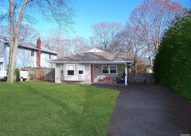 29 Stackyard Dr, Mastic Beach, NY 11951 | MLS# L3593821 | 13 Photos ...