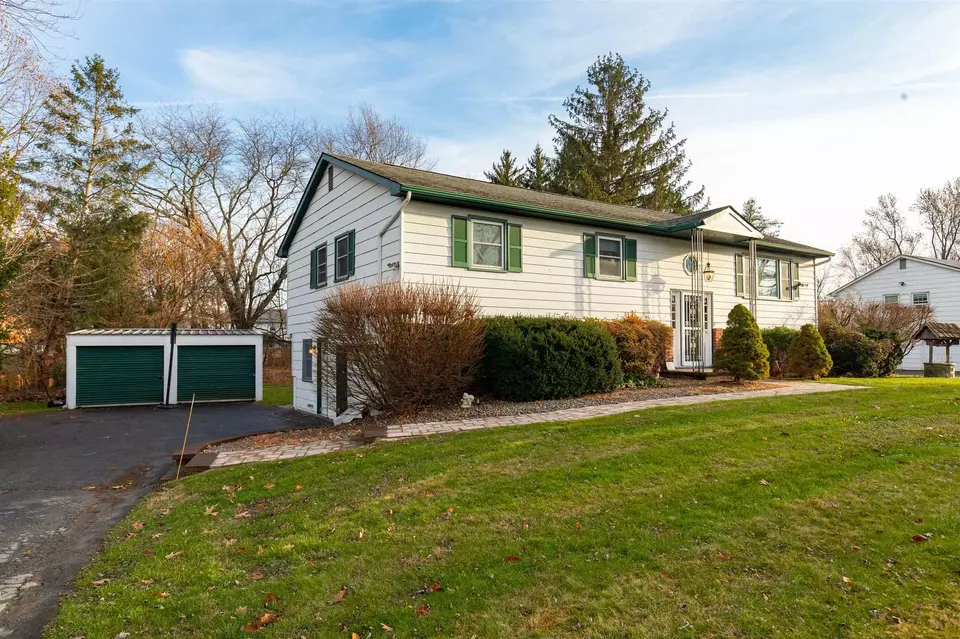 35 Trenton Rd, Fishkill, NY 12524 | 22 Photos - Movoto