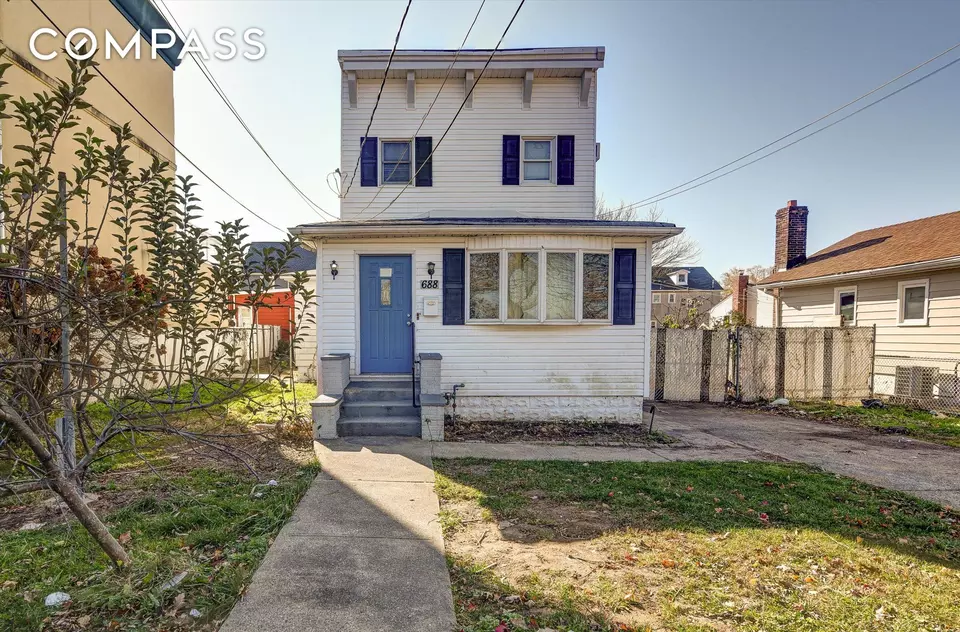 688 New Dorp Ln, Staten Island, NY 10306 | 42 Photos - Movoto