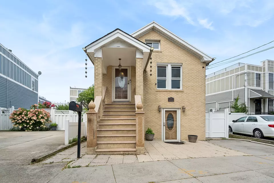 3-31 Beach 41st St #HOUSE, Far Rockaway, NY 11691 | 29 Photos - Movoto