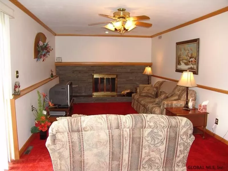 72 Bayberry Rd, Rotterdam, NY 12306 | 21 Photos - Movoto