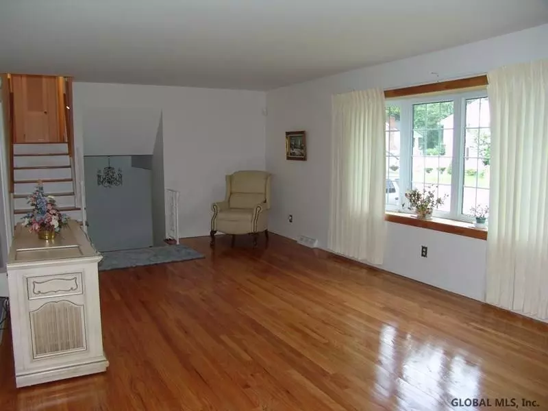 72 Bayberry Rd, Rotterdam, NY 12306 | 21 Photos - Movoto