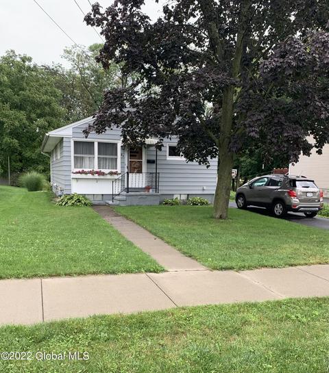 83 Platt St, Glens Falls, NY 12801 | 19 Photos | MLS #202226542 - Movoto