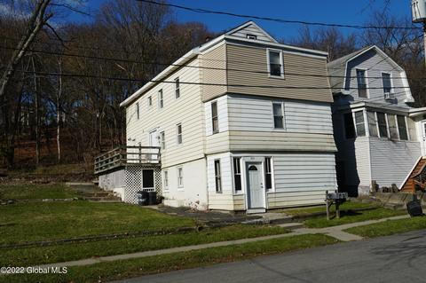 835 5th St, Rensselaer, NY 12144 | 3 Photos | MLS #202230673 - Movoto