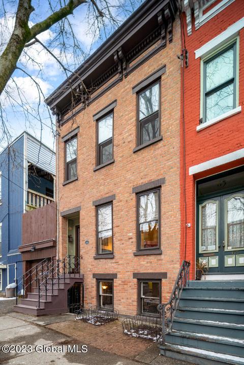 527 Hamilton St, Albany, NY 12203 | 27 Photos | MLS #202127915 - Movoto