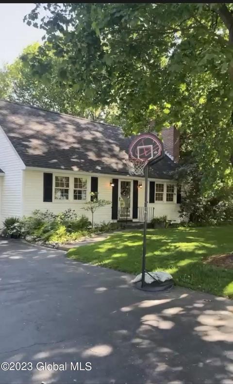 15 E Dillenbeck Dr, Albany, NY 12203 | 28 Photos - Movoto