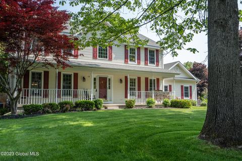 18 Spruce St, Clifton Park, NY 12065 | 53 Photos | MLS #202317387 - Movoto