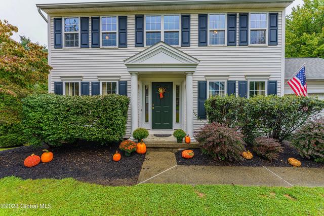 212 S Springhurst Dr, East Greenbush, NY 12061 | 37 Photos - Movoto