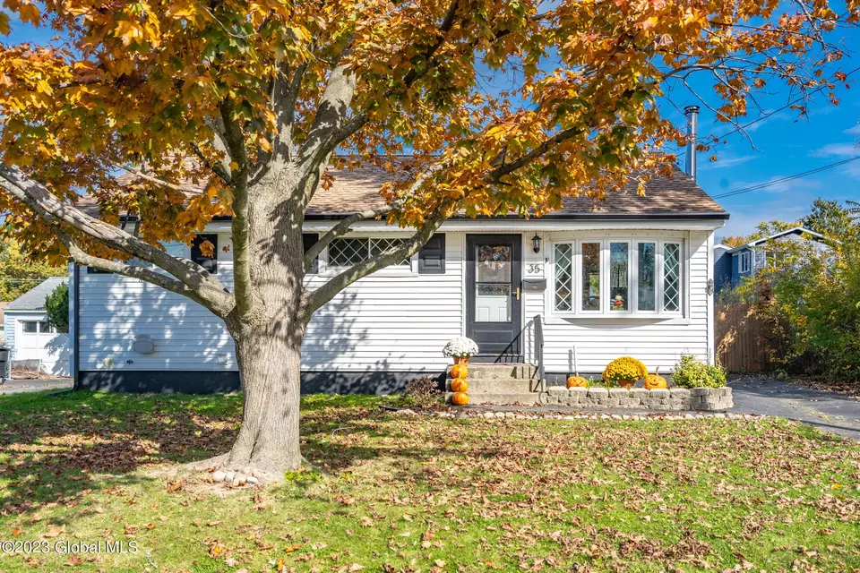 35 Mcclelland Ave, Troy, NY 12180 | 33 Photos - Movoto