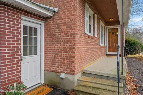 50 Charlton Rd, Glenville, NY 12302 | 35 Photos - Movoto