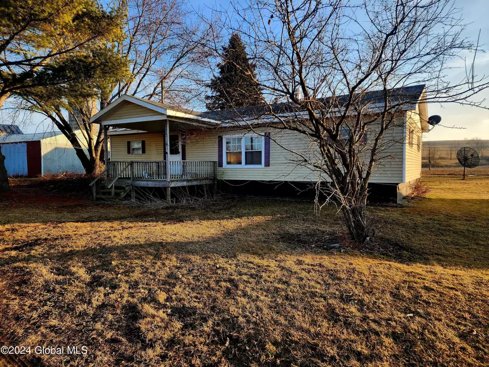 1056 Carlisle Rd, Sprakers, NY 12166 | 21 Photos - Movoto