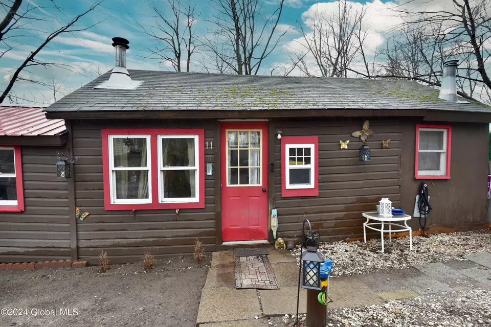 11 Park Ave, Middle Grove, NY 12850 | 33 Photos - Movoto