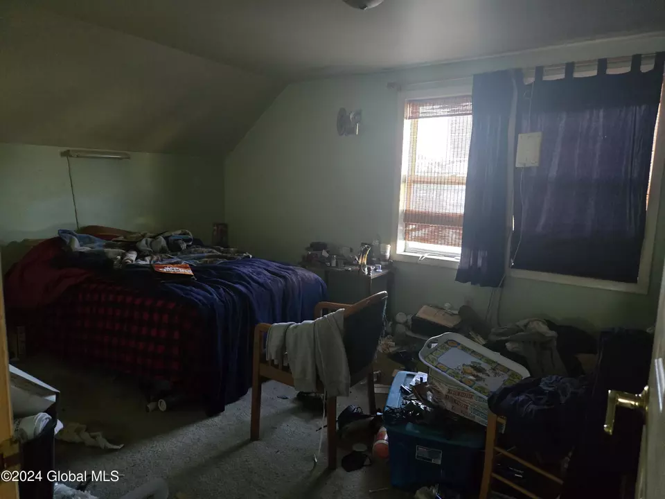 1226 Main St, Schenectady, NY 12303 | MLS# 202425210 | 8 Photos - Movoto