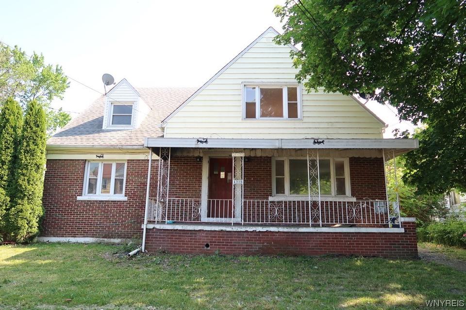 1335 Linwood Ave, Niagara Falls, NY 14305 | 3 Photos | MLS #B1476510 ...
