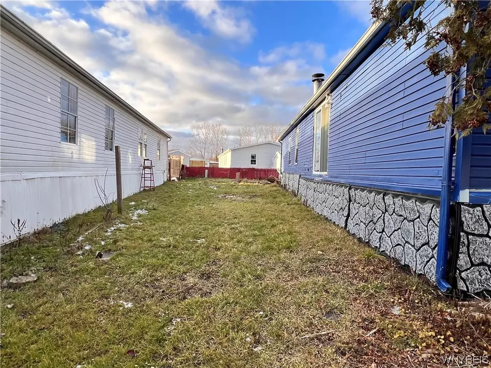 617 Evergreen Dr, Lockport, NY 14094 | 14 Photos - Movoto