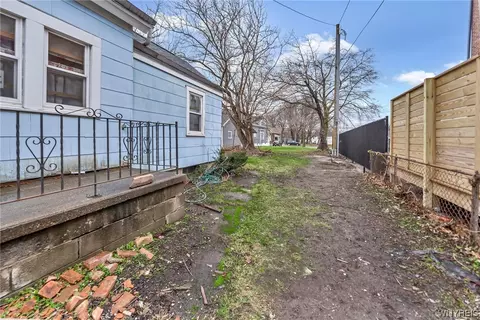 295 Maple St, Buffalo, NY 14204 | 41 Photos - Movoto