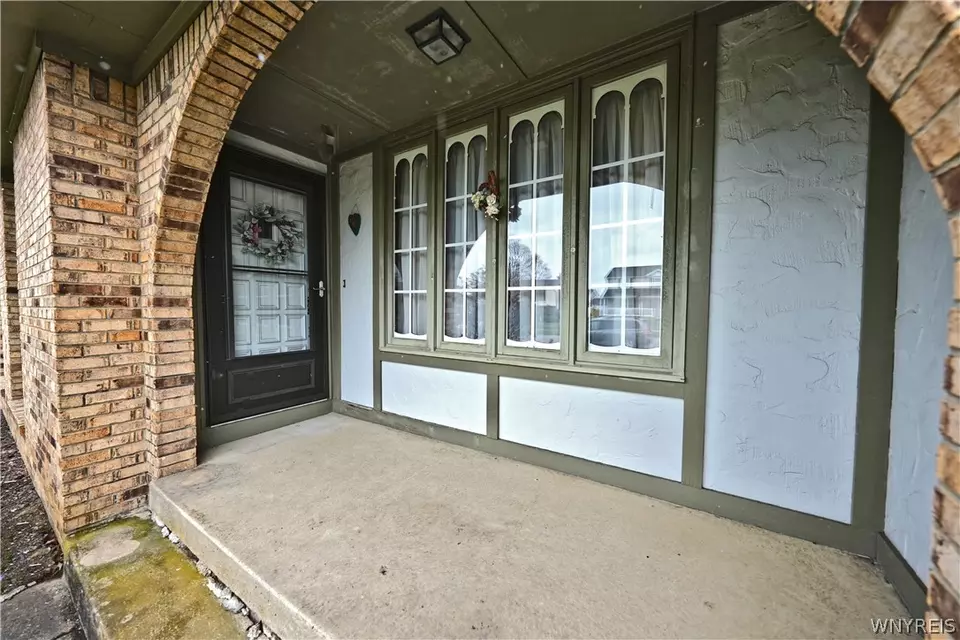 4607 Roundtree Rd, Hamburg, NY 14075 | 36 Photos - Movoto