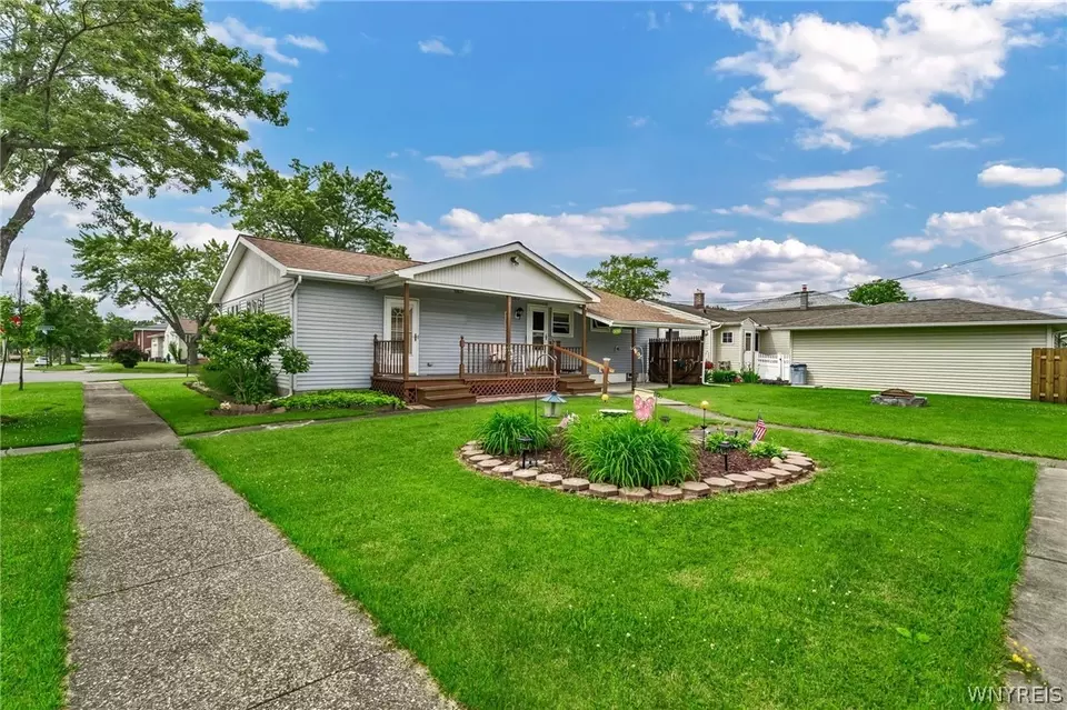 102 Bonnett Ave, Tonawanda, NY 14150 | 32 Photos - Movoto