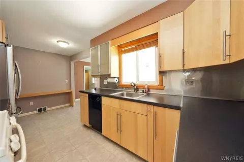 36 Leonhardt St, North Tonawanda, NY 14120 | 49 Photos - Movoto