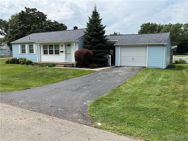 305 Kerr St, Lewiston, NY 14092 | 19 Photos - Movoto