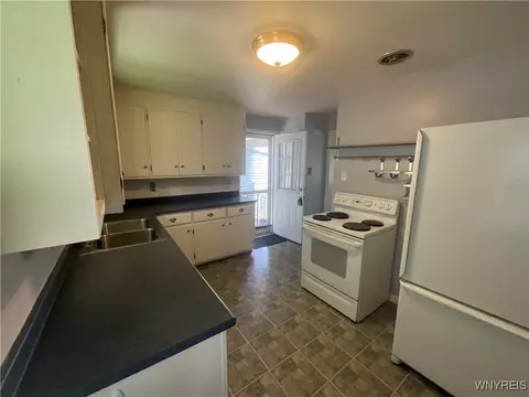 305 Kerr St, Lewiston, NY 14092 | 19 Photos - Movoto