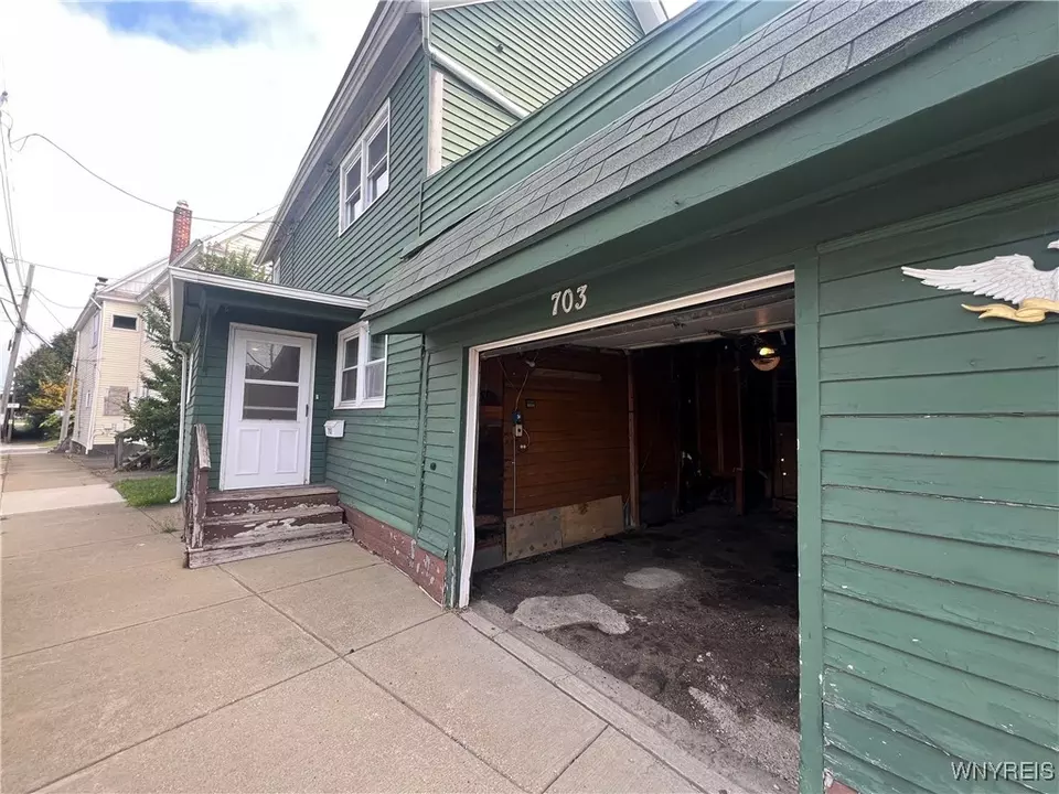703 Smith St, Buffalo, NY 14206 | MLS# B1641526 | 3 Photos - Movoto