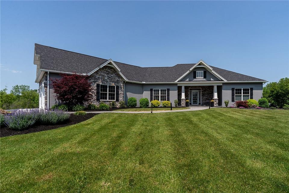 3759 Rose Rd, Batavia, NY 14020 | 38 Photos | MLS #R1475757 - Movoto