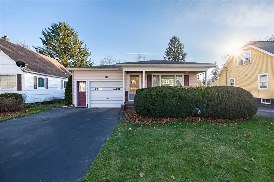 949 Whitlock Rd, Irondequoit, NY 14609 | 26 Photos - Movoto