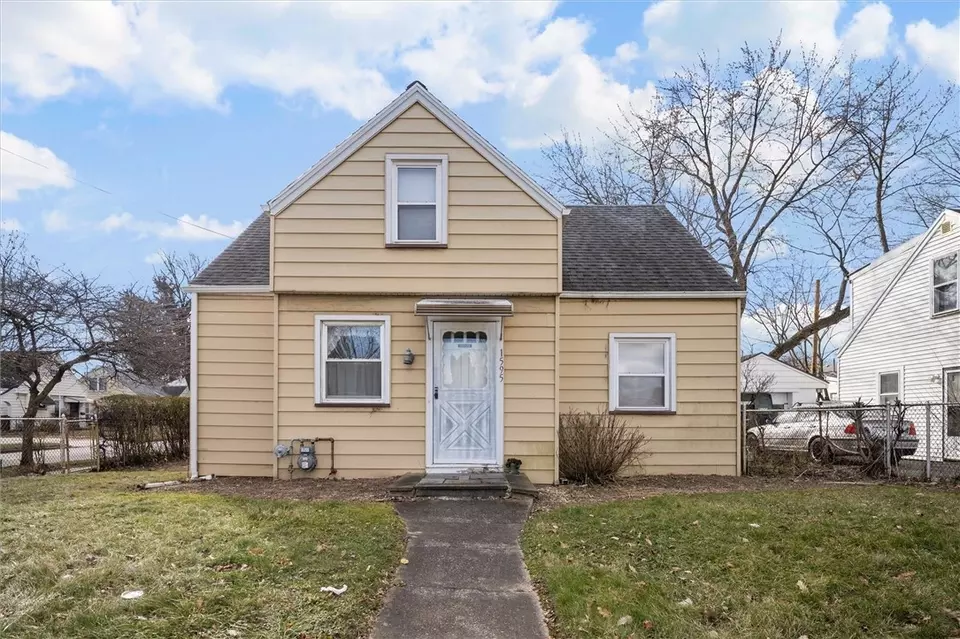 1595 Norton St, Rochester, NY 14621 | 40 Photos - Movoto