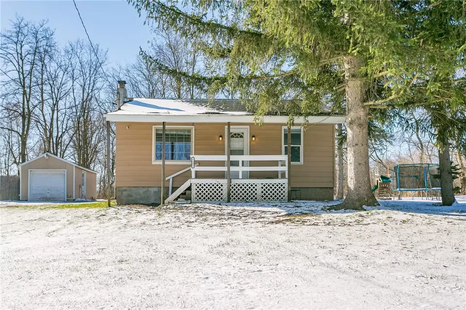 2402 Leroy Caledonia Rd, Le Roy, NY 14482 | 28 Photos - Movoto