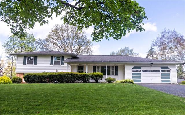 139 Rhea Cres, Greece, NY 14615 | MLS# R1603441 | 27 Photos - Movoto