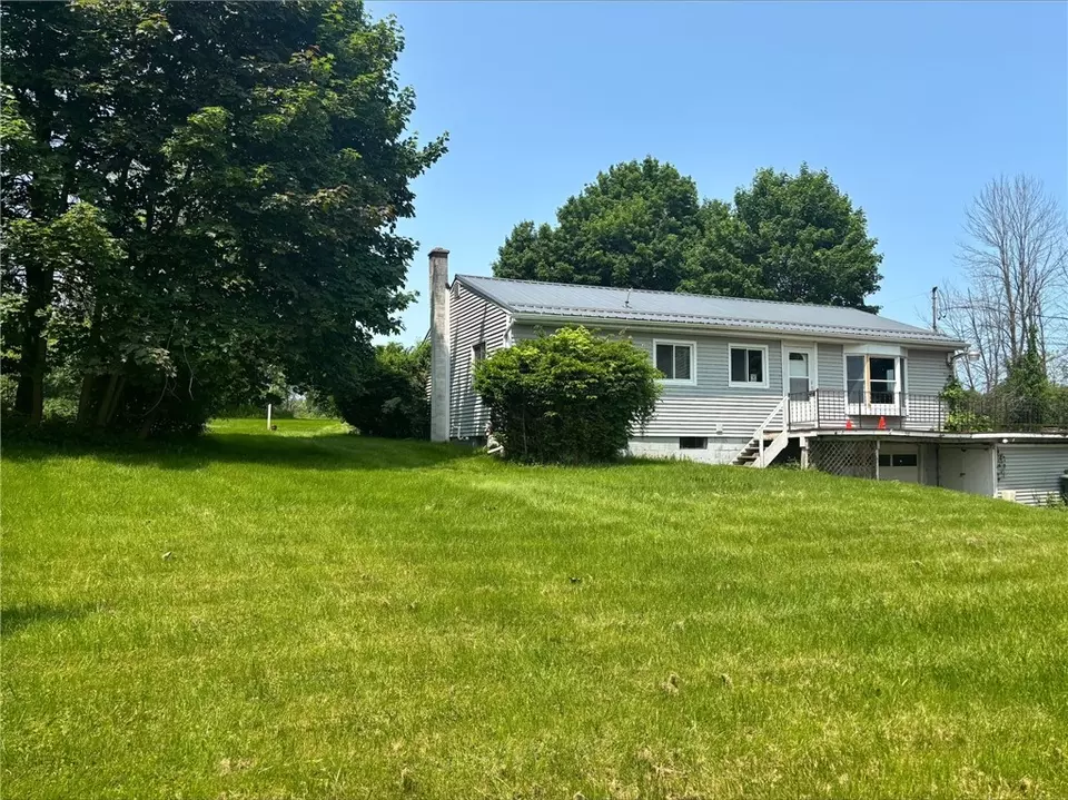 516 County Road 26, Newark, NY 14513 | MLS# R1611453 | 7 Photos - Movoto