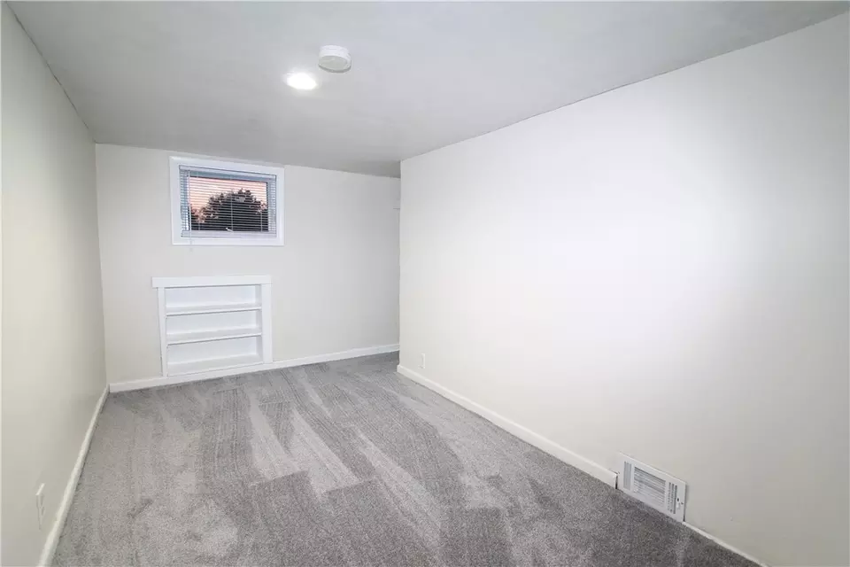 556 Middle Rd, Henrietta, NY 14467 | 22 Photos - Movoto