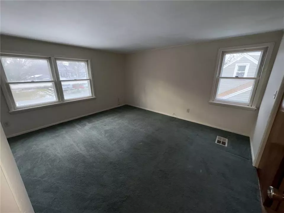 180 Northmore Ave, Gates, NY 14606 | MLS# R1655019 | 14 Photos - Movoto