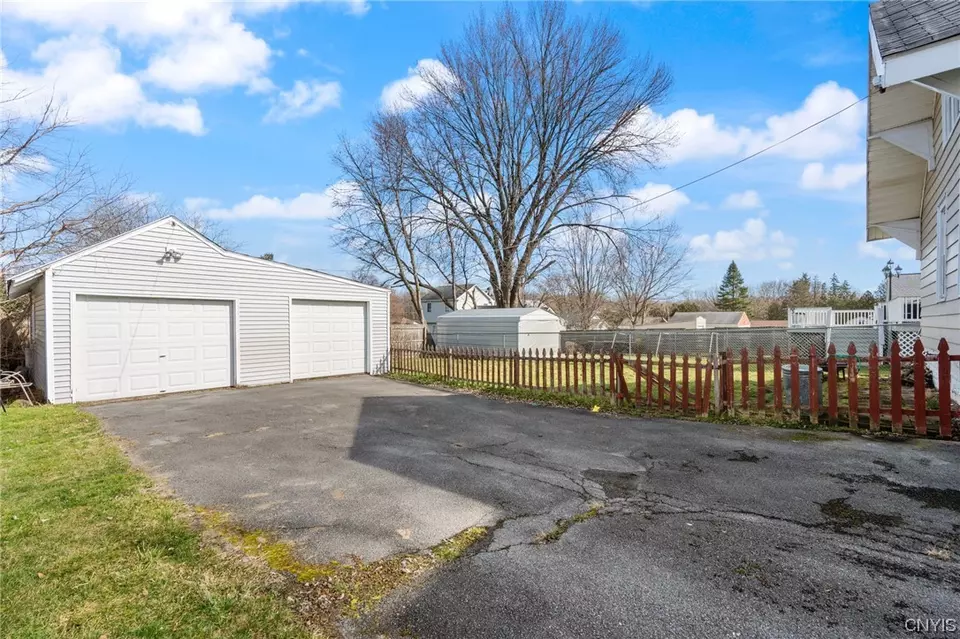 4907 James St, East Syracuse, NY 13057 | 36 Photos - Movoto