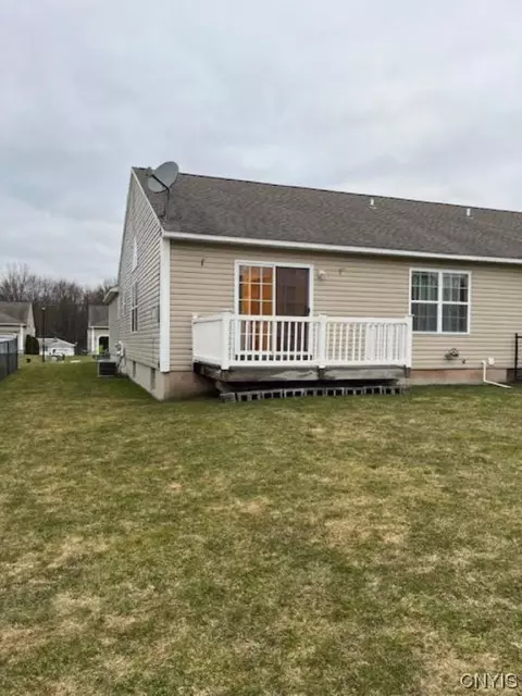 5044 Betsy Ross Way, Salina, NY 13088 | 35 Photos - Movoto