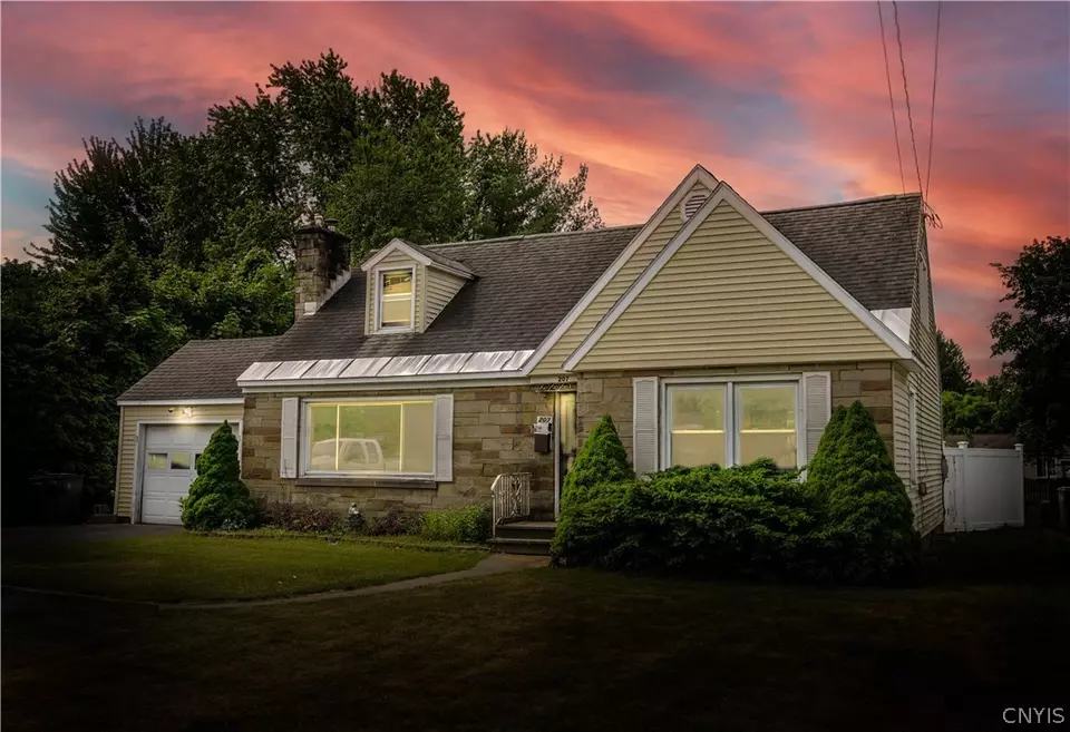 207 W Chestnut St, Rome, NY 13440 | 22 Photos - Movoto