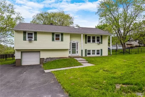 29 Cascade Dr, New Hartford, NY 13413 | MLS# S1612233 | 35 Photos - Movoto