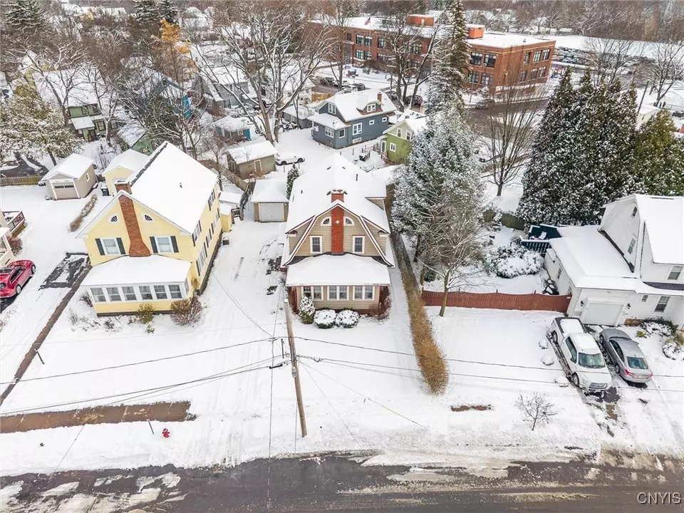 313 Strathmore Dr, Syracuse, NY 13207 | MLS# S1653624 | 48 Photos - Movoto
