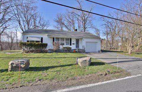256 Salem St, Port Ewen, NY 12466 | 33 Photos | MLS #20230726 - Movoto