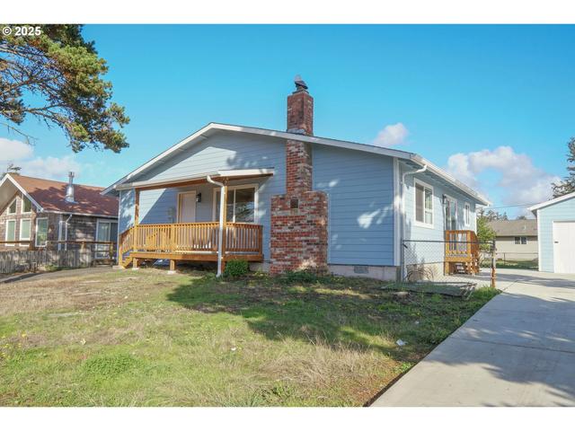 2469 Pine St, Seaside, OR 97138 | MLS# 156759534 | 41 Photos - Movoto