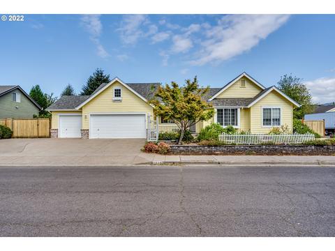 3495 Sussex St, Eugene, OR 97401 | 32 Photos | MLS #22286680 - Movoto