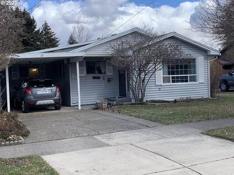 2913 N 2nd St, La Grande, OR 97850 | 22 Photos | MLS #23306252 - Movoto