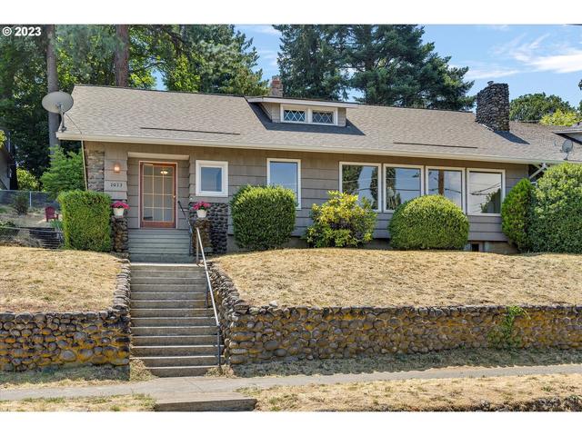 1237 State St, Hood River, OR 97031 | 42 Photos - Movoto