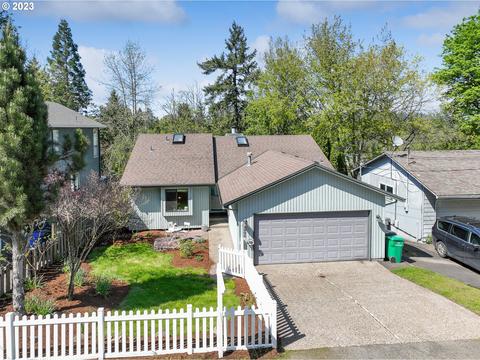 3905 SW Alice St, Portland, OR 97219 | 40 Photos | MLS #23569671 - Movoto