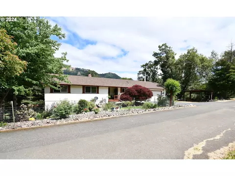 373 Wood Crest Dr, Myrtle Creek, OR 97457 | 25 Photos - Movoto