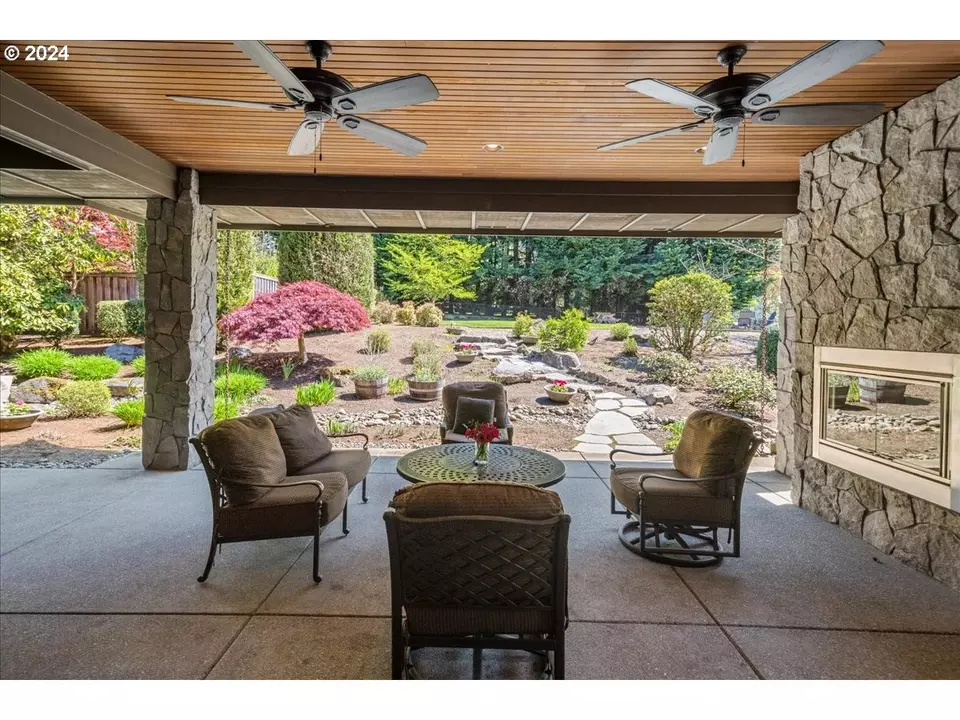 5450 SW 87th Ave, Portland, OR 97225 | 37 Photos - Movoto