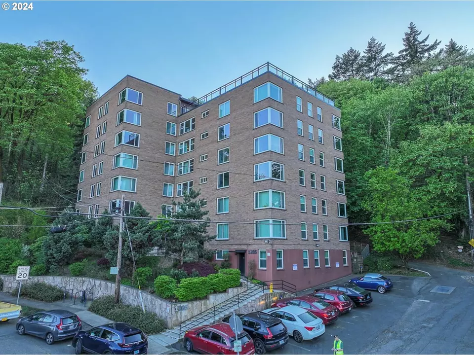 1205 SW Cardinell Dr #701, Portland, OR 97201 | 37 Photos - Movoto